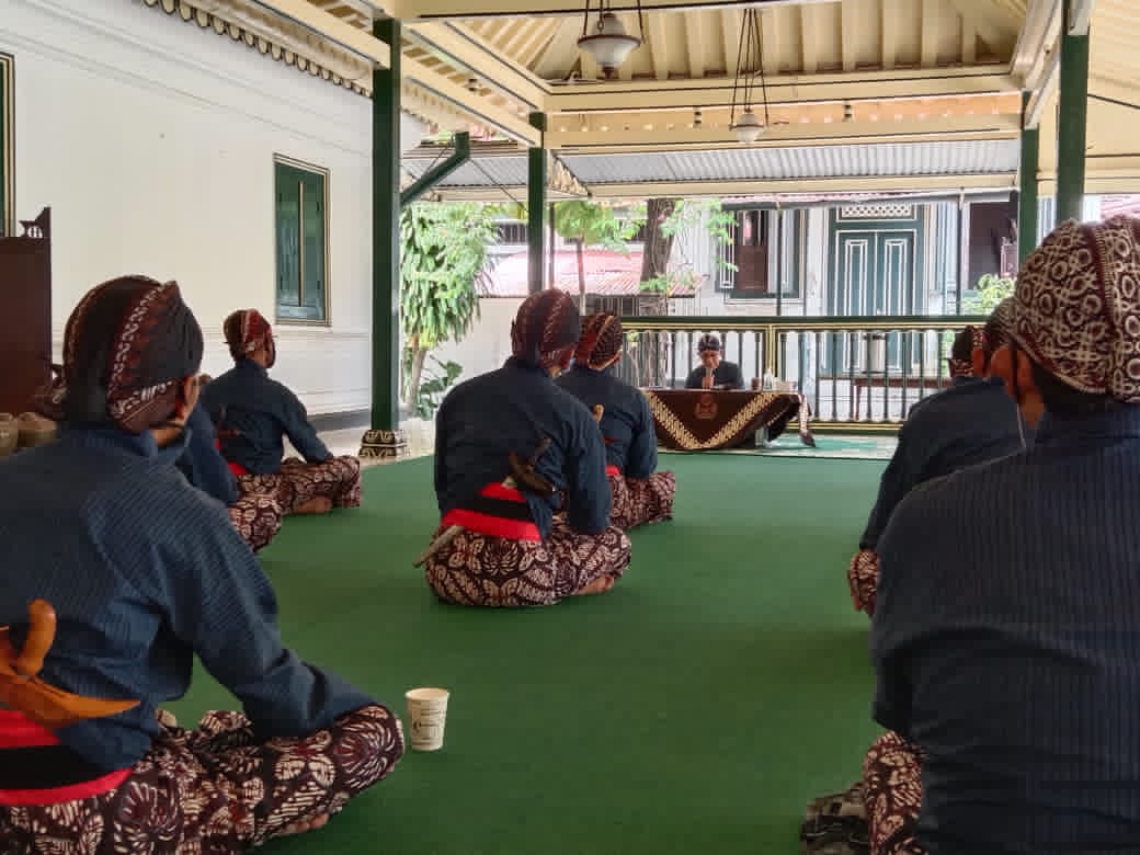 Generasi Milenial Banyak Berminat jadi Abdi Dalem Keraton Yogya ...