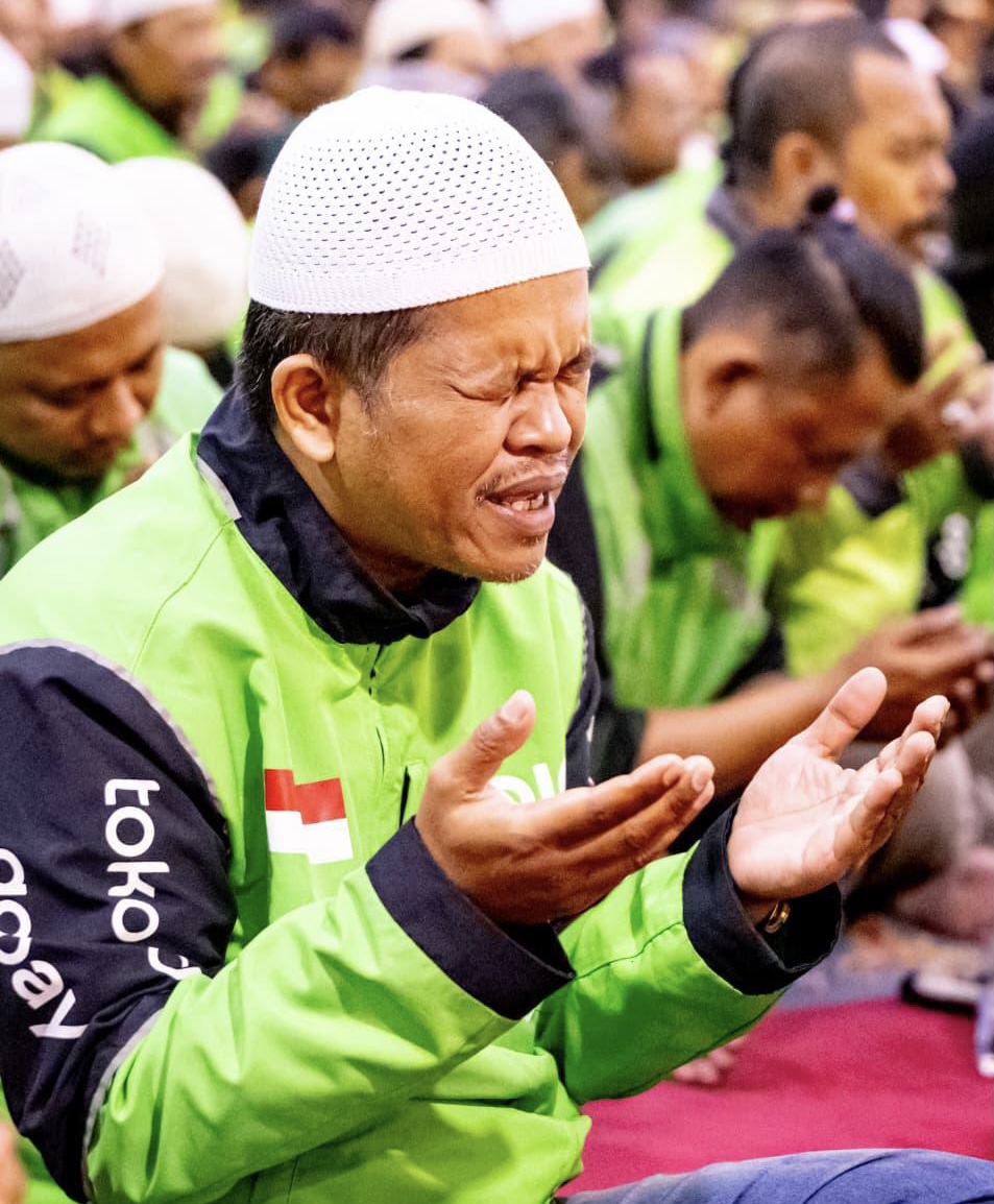 Kenang Affan dan Doakan Indonesia Damai, Ribuan Ojol Gelar Doa Bersama | Mnctrijaya.com