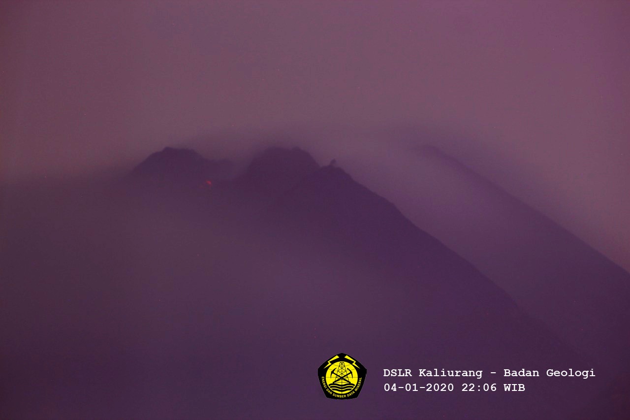 Lava Pijar Kembali Teramati di Puncak Merapi | Mnctrijaya.com