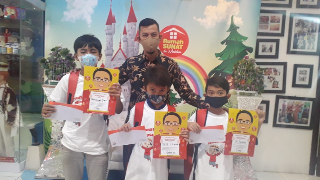 Rumah Sunat dr. Mahdian Menggelar Sunatan Massal | Mnctrijaya.com