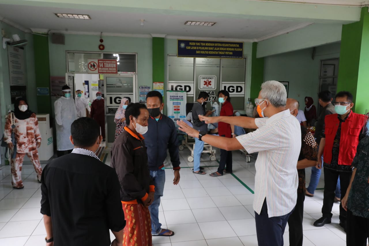 Sidak RSUD Kartini, Ganjar Temukan Pasien Terlantar di Depan IGD | Mnctrijaya.com