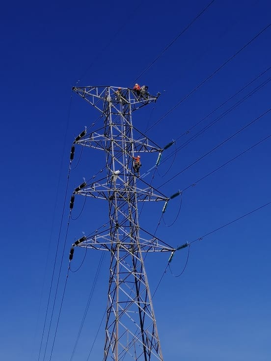 Rawan Tersambar Petir, PLN Ganti Ratusan Ground Steel Wire di Madura ...