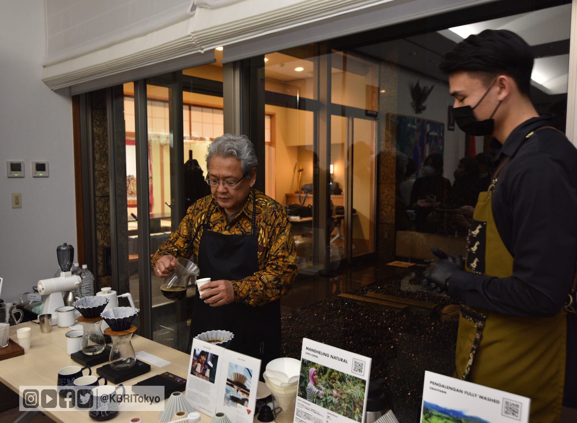 Genjot Ekspor Kopi Indonesia ke Jepang, Dubes Heri Jadi Barista di ...