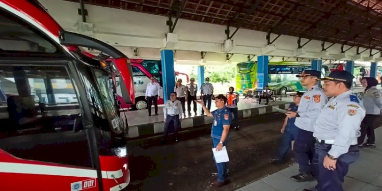 Dishub Kota Semarang Lakukan Ramp Check Bus Jelang Arus Mudik | Mnctrijaya.com
