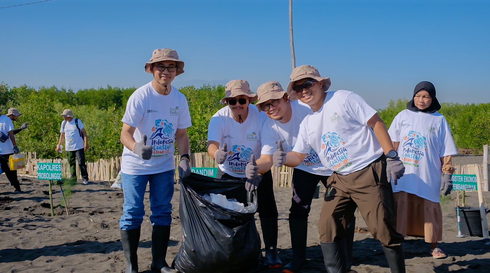 Hari Lingkungan Hidup Sedunia, PLN NP Gelar Coastal Clean Up Bersama KLHK | Mnctrijaya.com