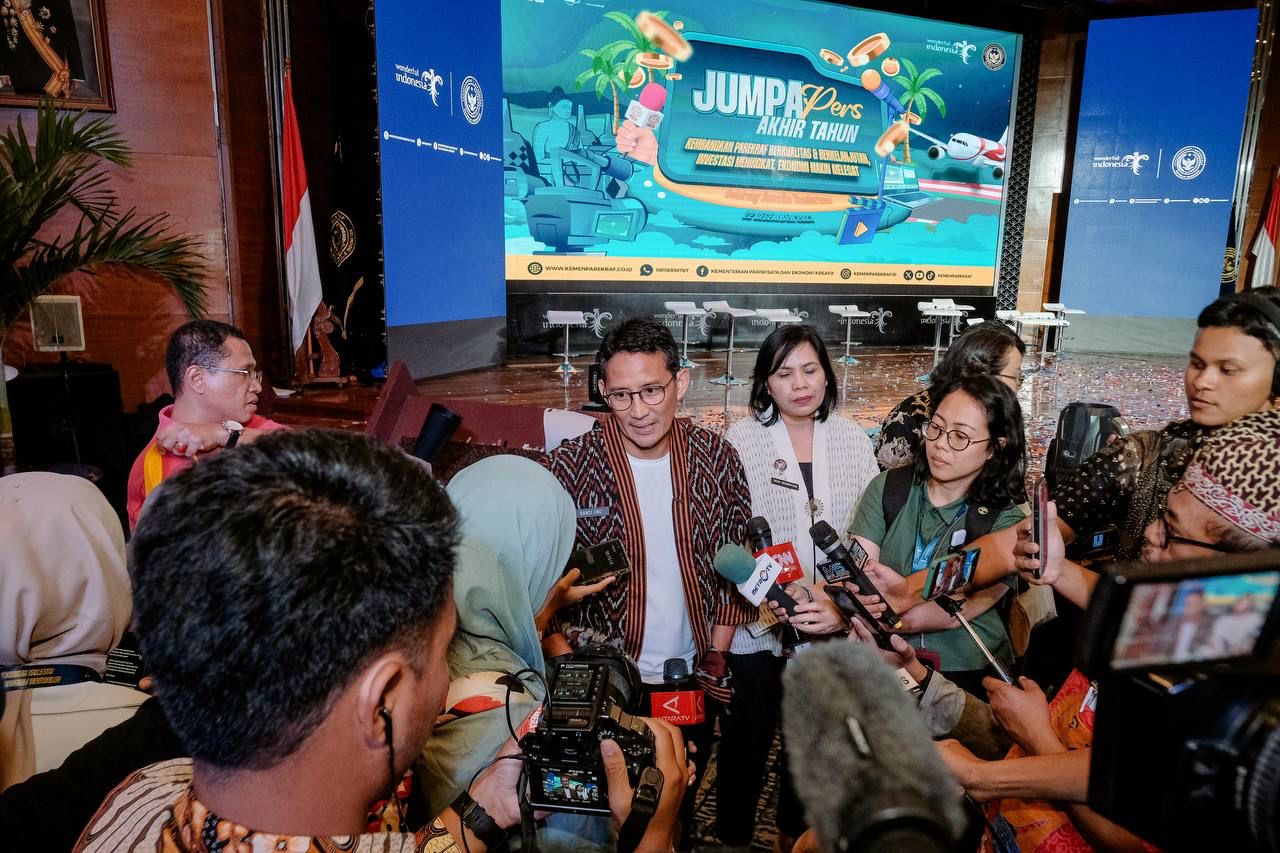 Menparekraf Imbau Masyarakat Tingkatkan Kewaspadaan terhadap COVID-19 di Akhir 2023 | Mnctrijaya.com