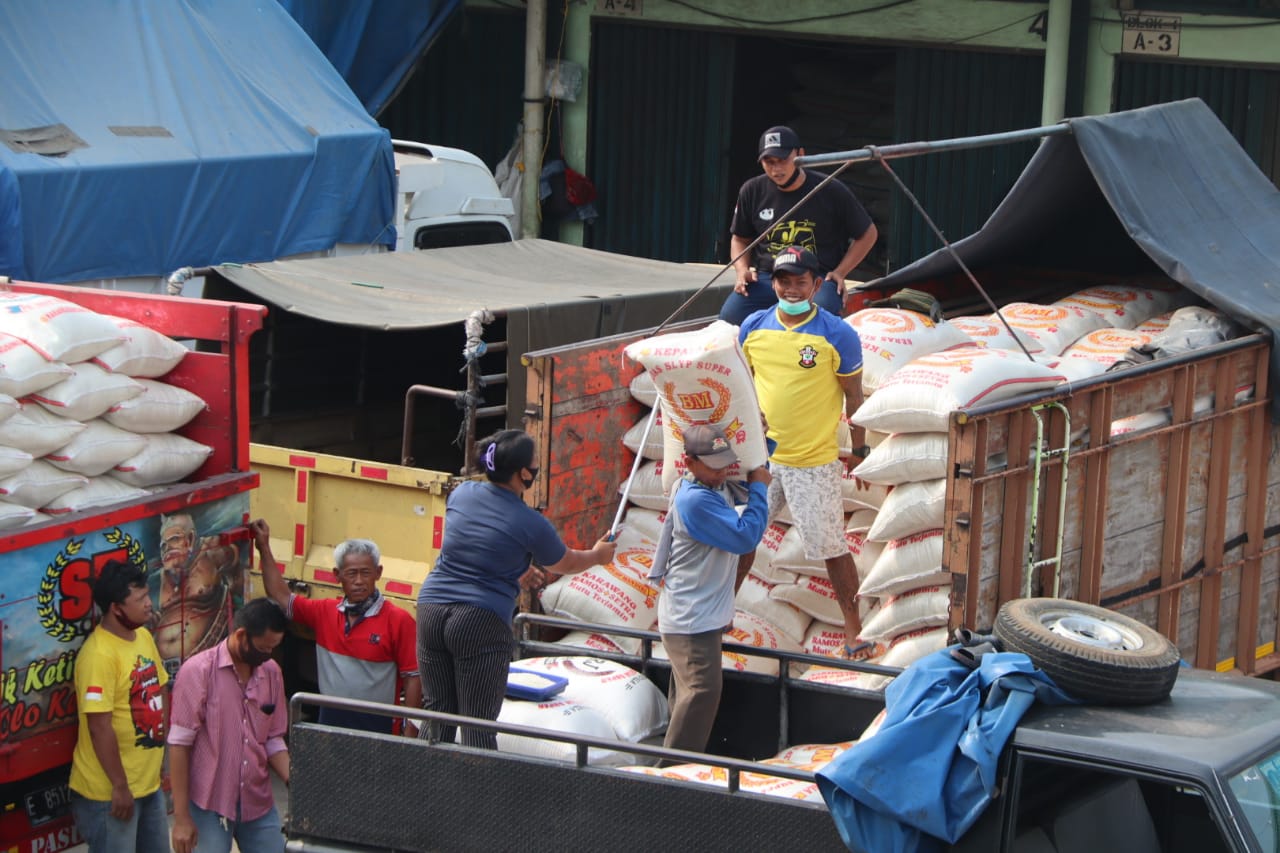 Stok Beras di Pasar Induk Cipinang Dipastikan Aman | Mnctrijaya.com