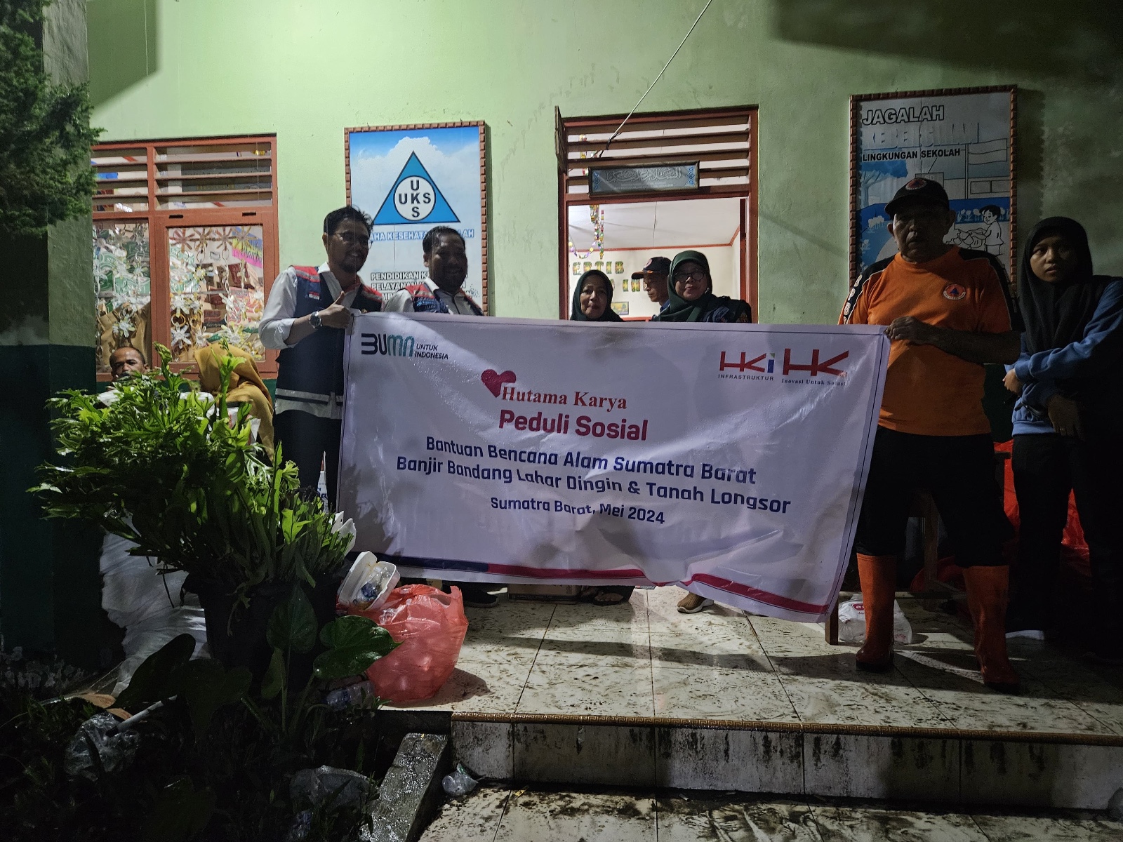 Gerak Cepat, Hutama Karya Group Salurkan Bantuan Bagi Korban Banjir dan Tanah Longsor di Sumbar ...