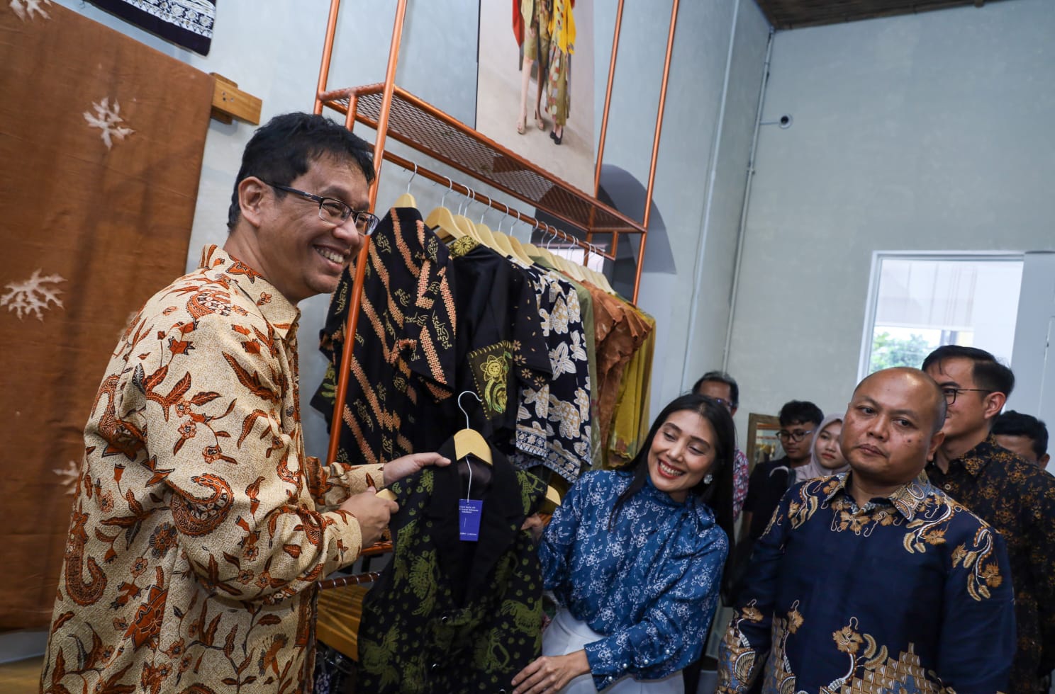 LPS Resmikan Rumah Batik Fractal di Sukabumi | Mnctrijaya.com