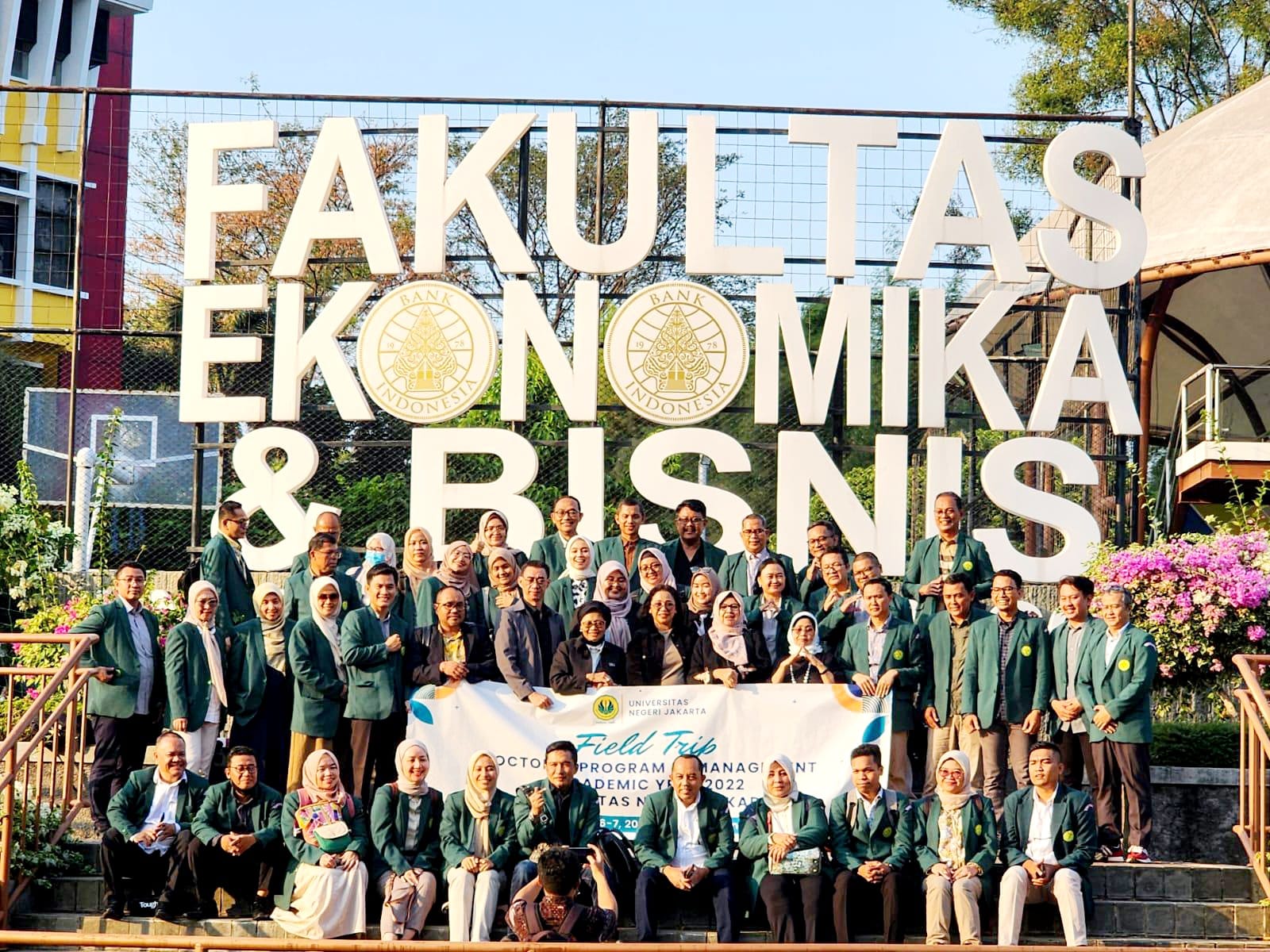 Mahasiswa Pascasarjana S3 UNJ Benchmarking di FEB Undip untuk Penguatan ...