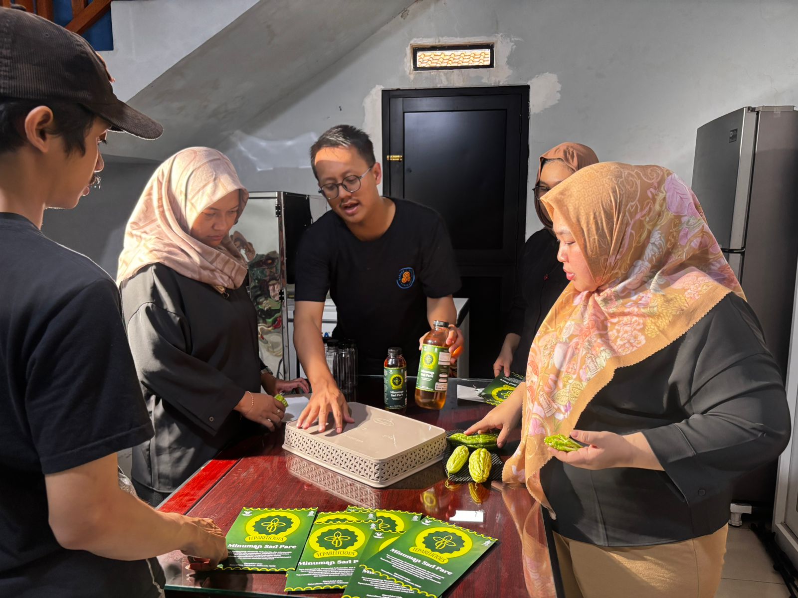 Kolaborasi Polimedia dan Teparelicious Promosikan Minuman Sari Pare ...
