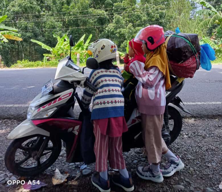 Perjuangan Isti, Janda 3 Anak: Mudik Bandung-Cilacap dengan Sepeda ...