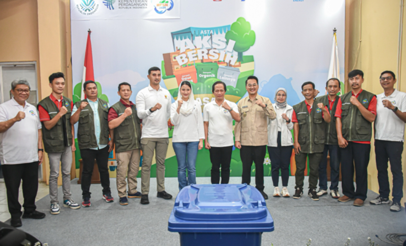 Memperingati HPSN 2025, Menteri Hanif dan Wamendag Roro Pimpin Aksi Bersih Pasar | Mnctrijaya.com