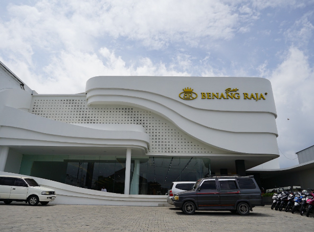 Toko Batik Benang Raja: Perpaduan Elegan Batik Modern dan Semangat ...