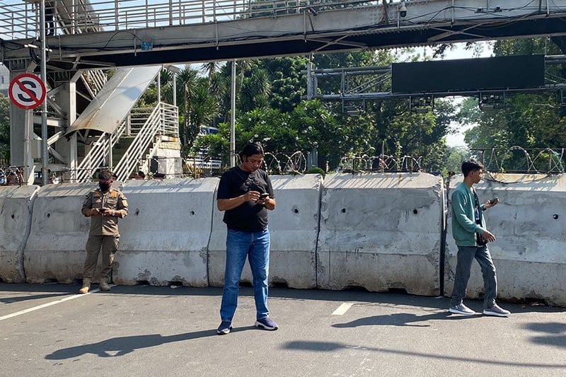 Demo Buruh di Patung Kuda, Jalan Medan Merdeka Barat Ditutup | Mnctrijaya.com