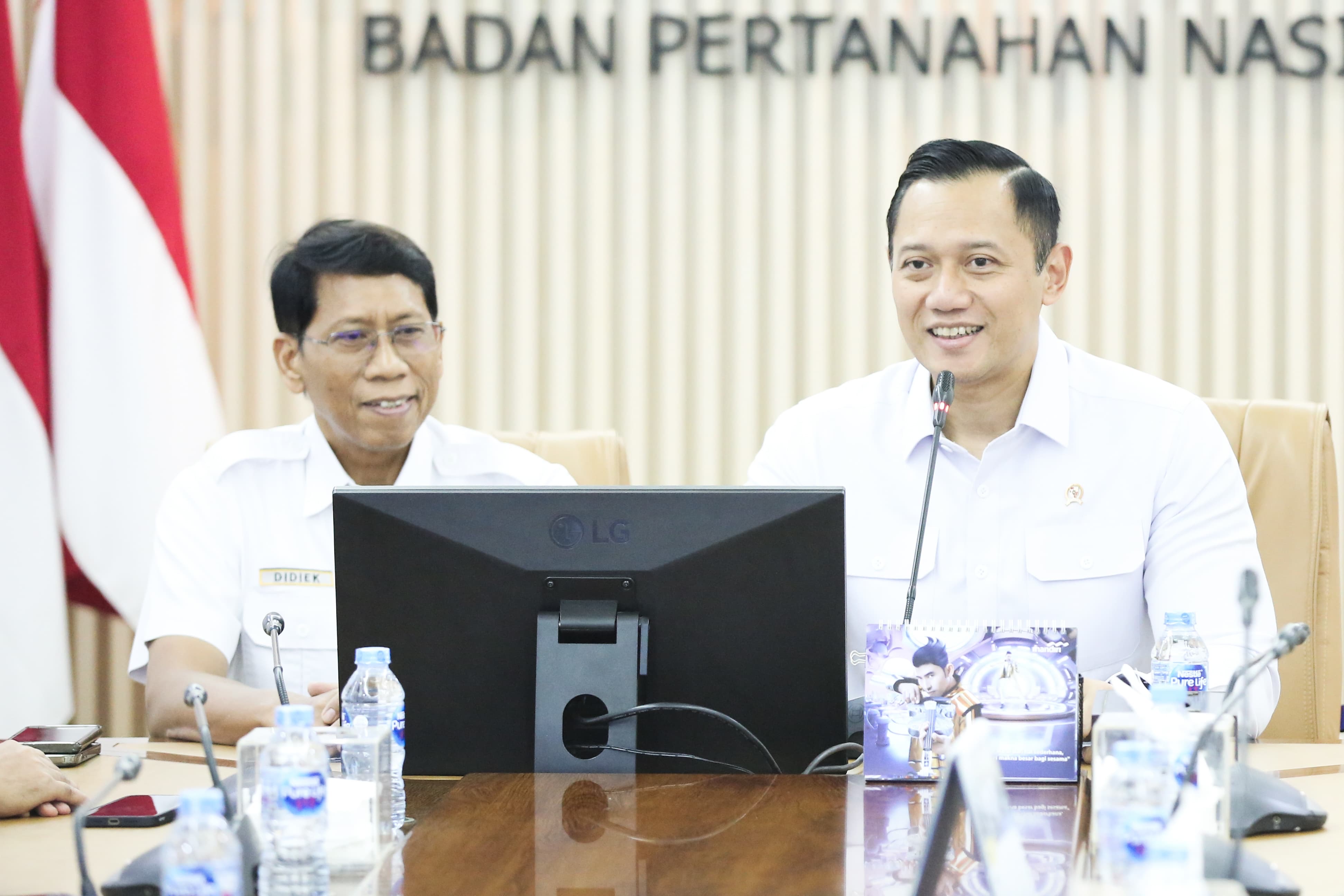 Menteri ATR/BPN Serahkan Sertipikat Hak Pengelolaan Pada PT KAI, Selamatkan Aset Negara Senilai ...