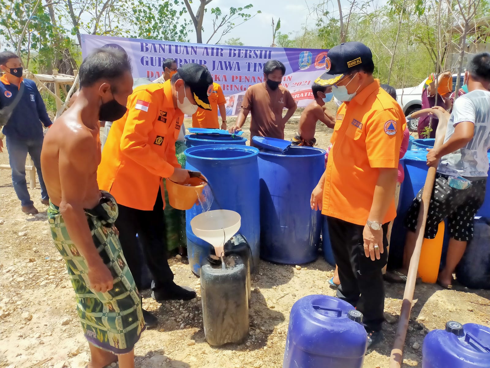 BPBD Jatim Pasok Air Bersih ke Wilayah Terdampak Kekeringan di Bangkalan | Mnctrijaya.com