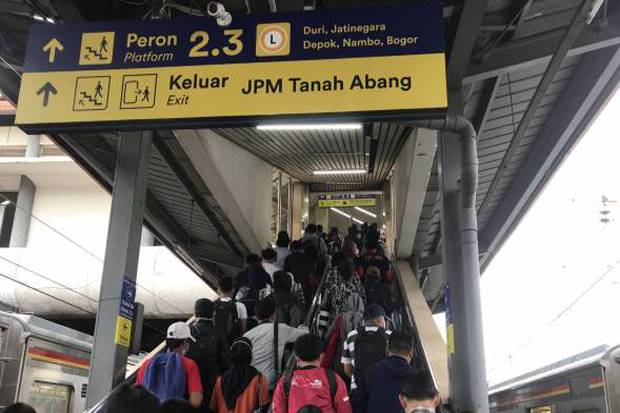Cegah Kepadatan, KRL Ubah Jam Operasional Menuju Stasiun Tanah Abang ...
