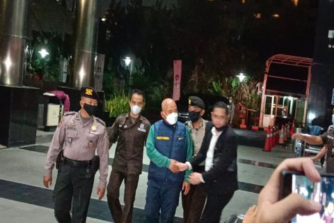 Tiba di Gedung KPK, ini Penampakan Wali Kota Bekasi Rahmat Effendi ...